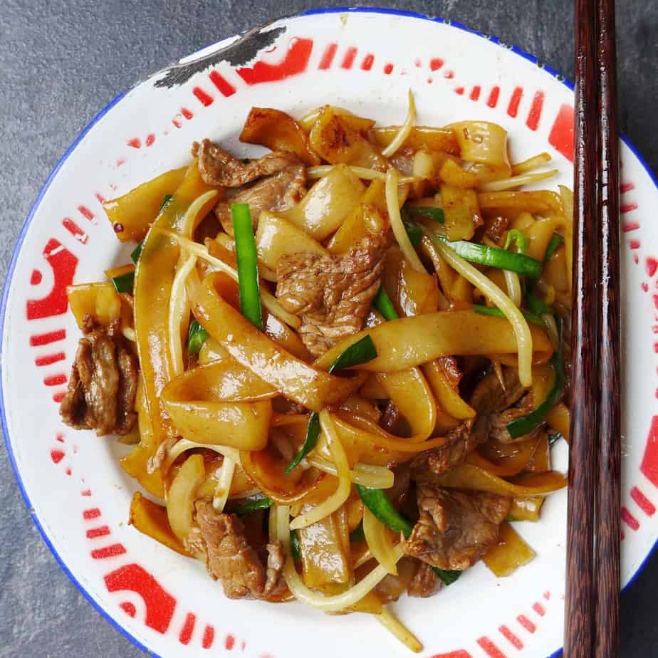 Beef Chow Fun (Beef Ho Fun, 干炒牛河) - Red House Spice