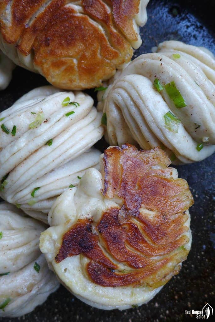Chinese flower rolls with scallions (Hua Juan, 花卷) - Red House Spice