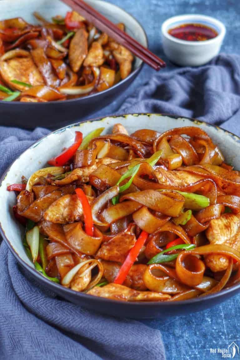 Chicken Chow Fun (Fried Rice Noodles, 鸡肉炒粉) - Red House Spice