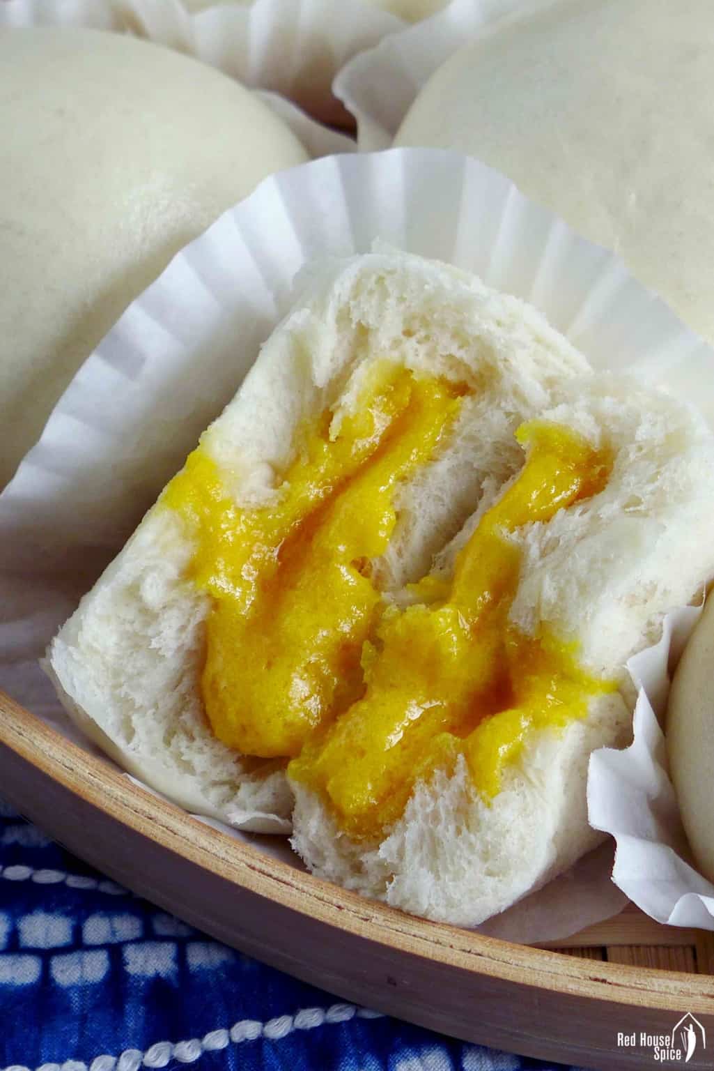 Steamed Custard Buns (Nai Wong Bao, 奶黄包) - Red House Spice