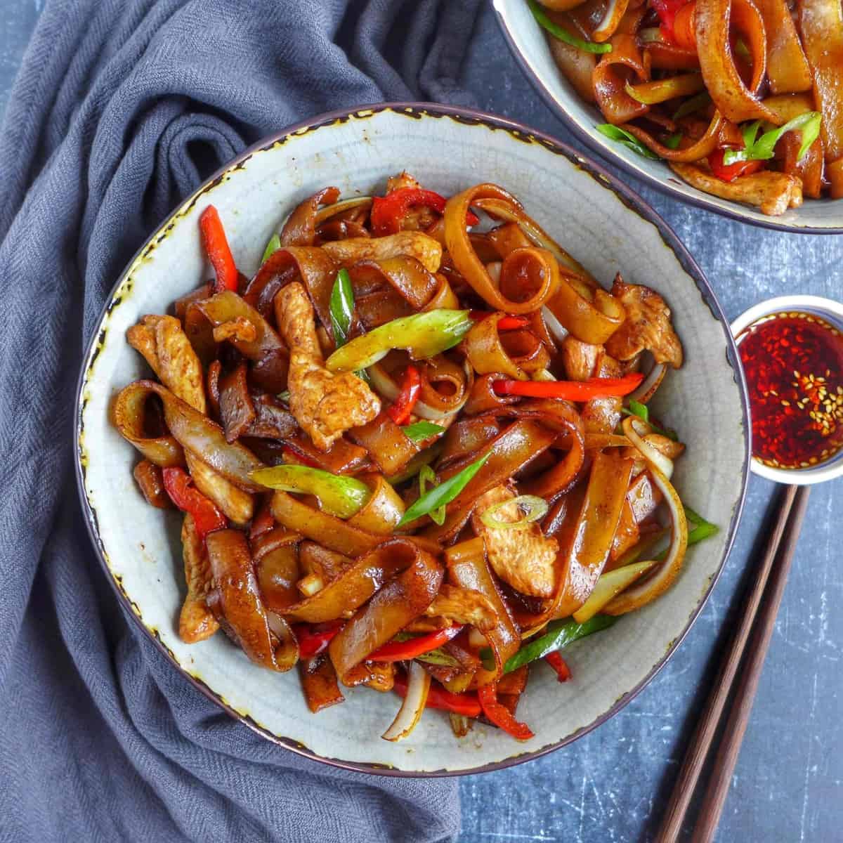 Chicken Chow Fun (Fried Rice Noodles, 鸡肉炒粉) - Red House Spice