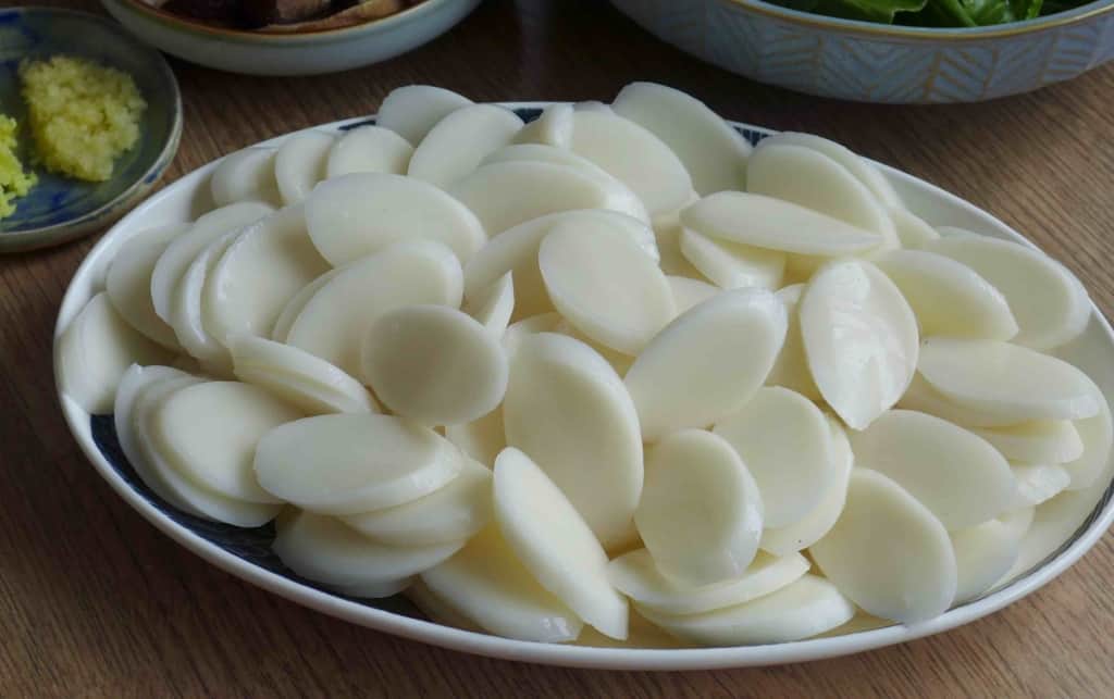 Stir-Fried Rice Cakes (Chao Nian Gao/炒年糕) - Red House Spice